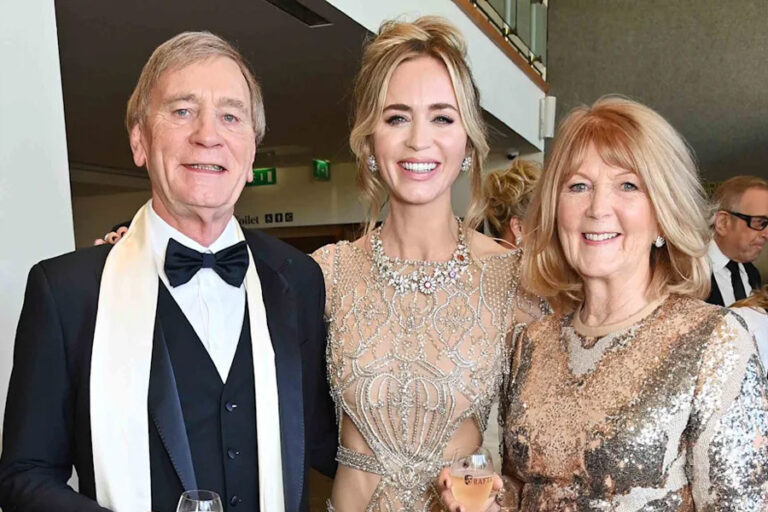 Behind the Curtain: Susannah Blunt and the Blunt Family Ties - Rafa Queens